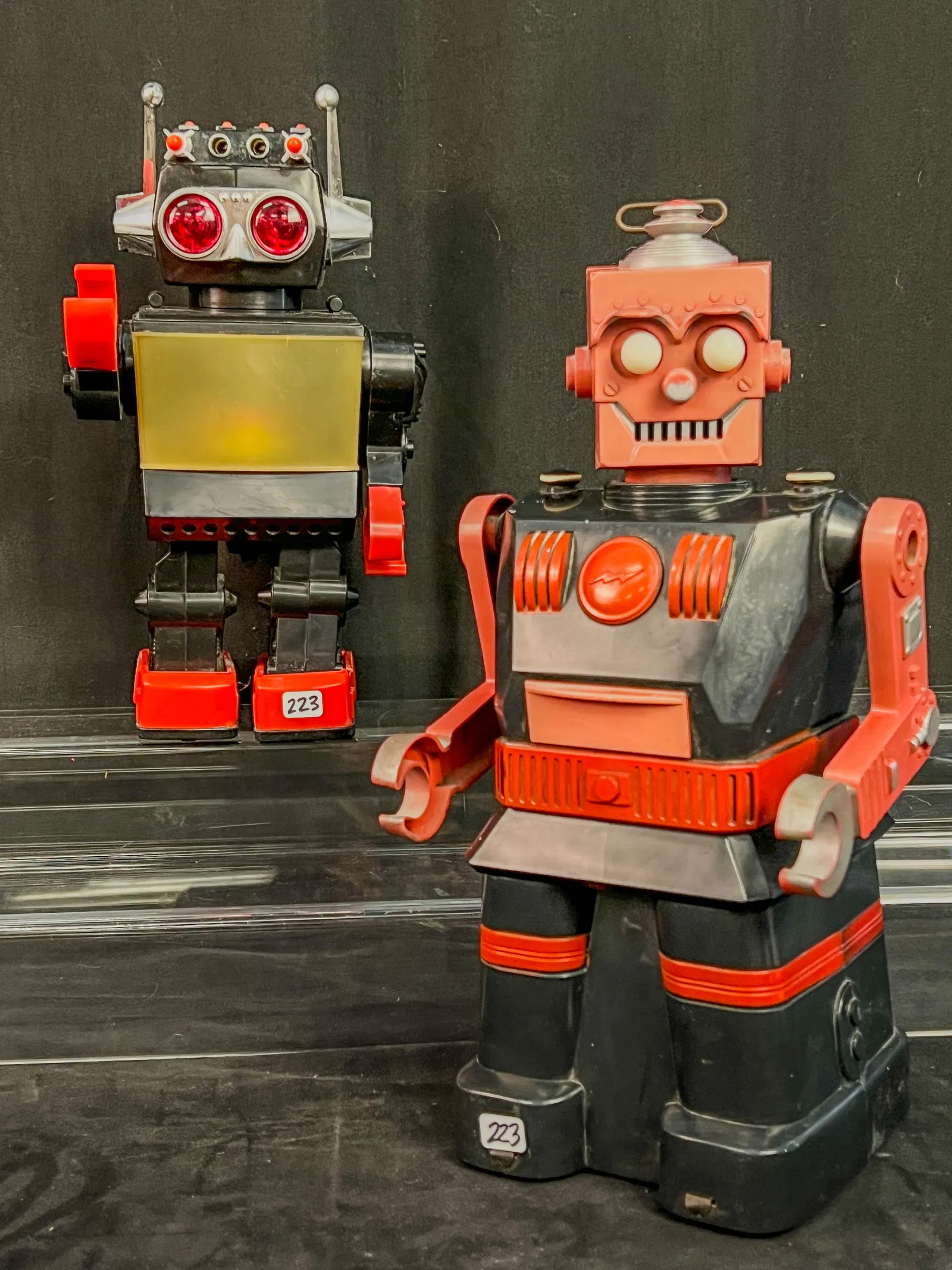 Vintage 1950s Marx Electric Morse Code Robot and 1980s Saturn Robot ...