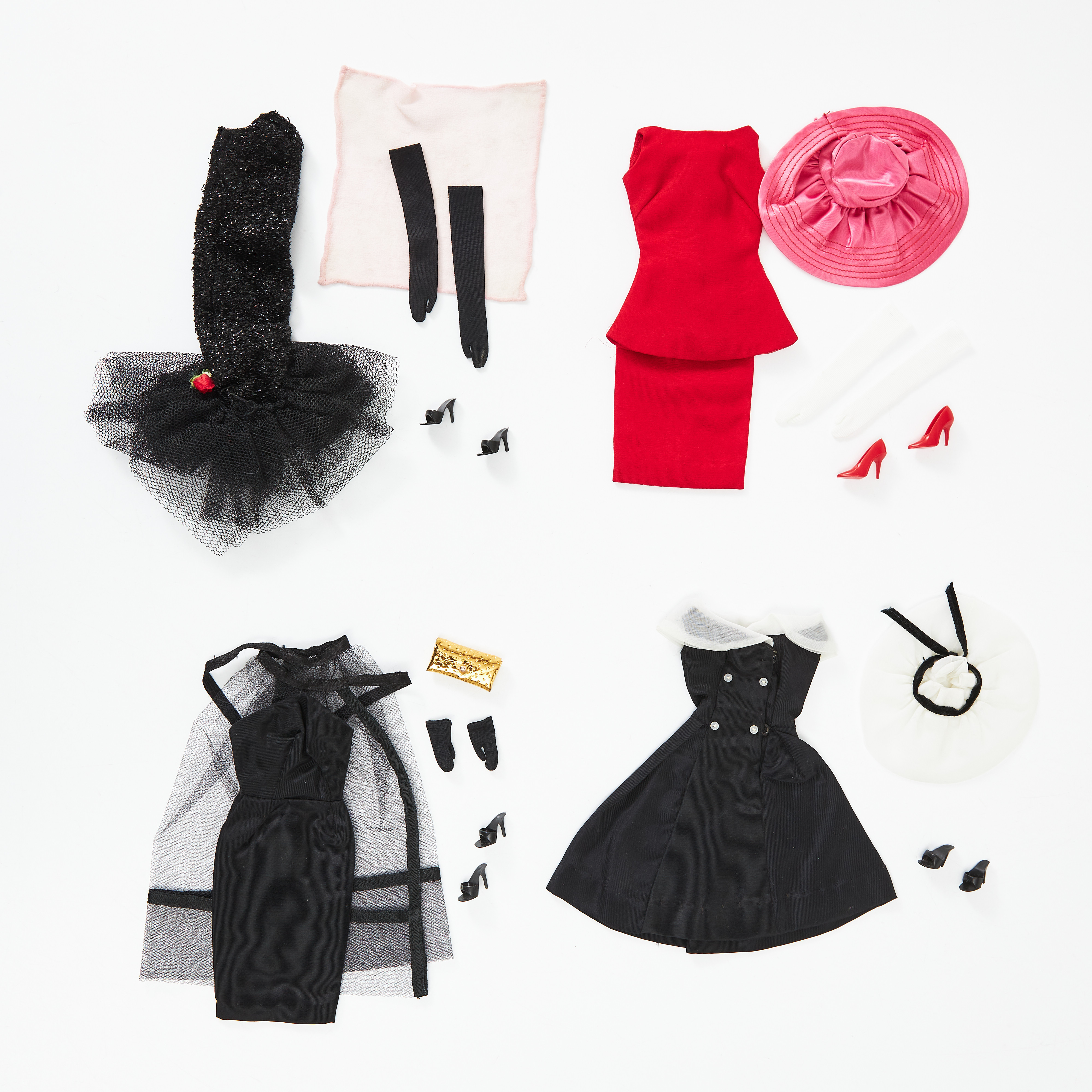 BARBIE, Outfits (4), #934 After Five, #982 Solo In The Sporlight | Barnebys
