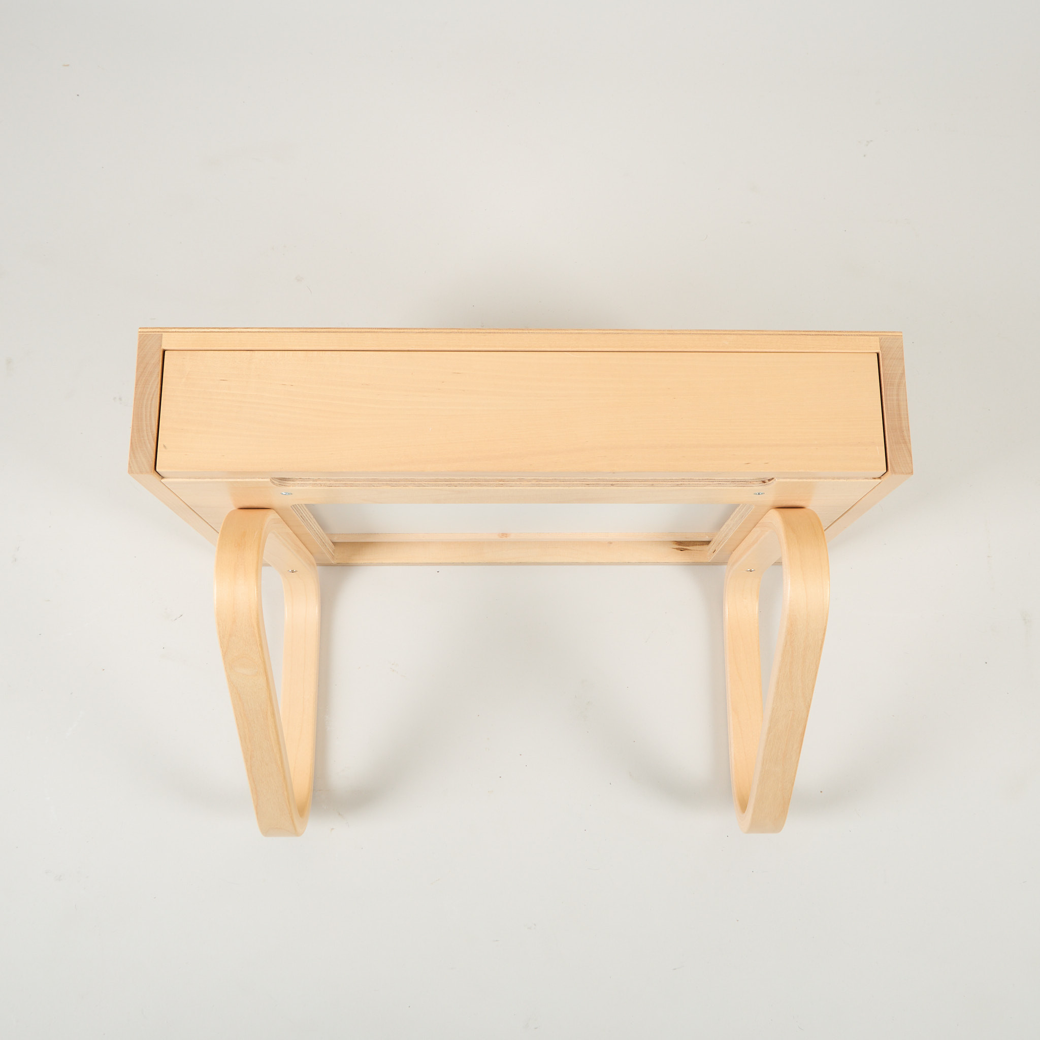 ALVAR AALTO. HYLLA, modell 114B, Artek. 2000-tal. | Barnebys