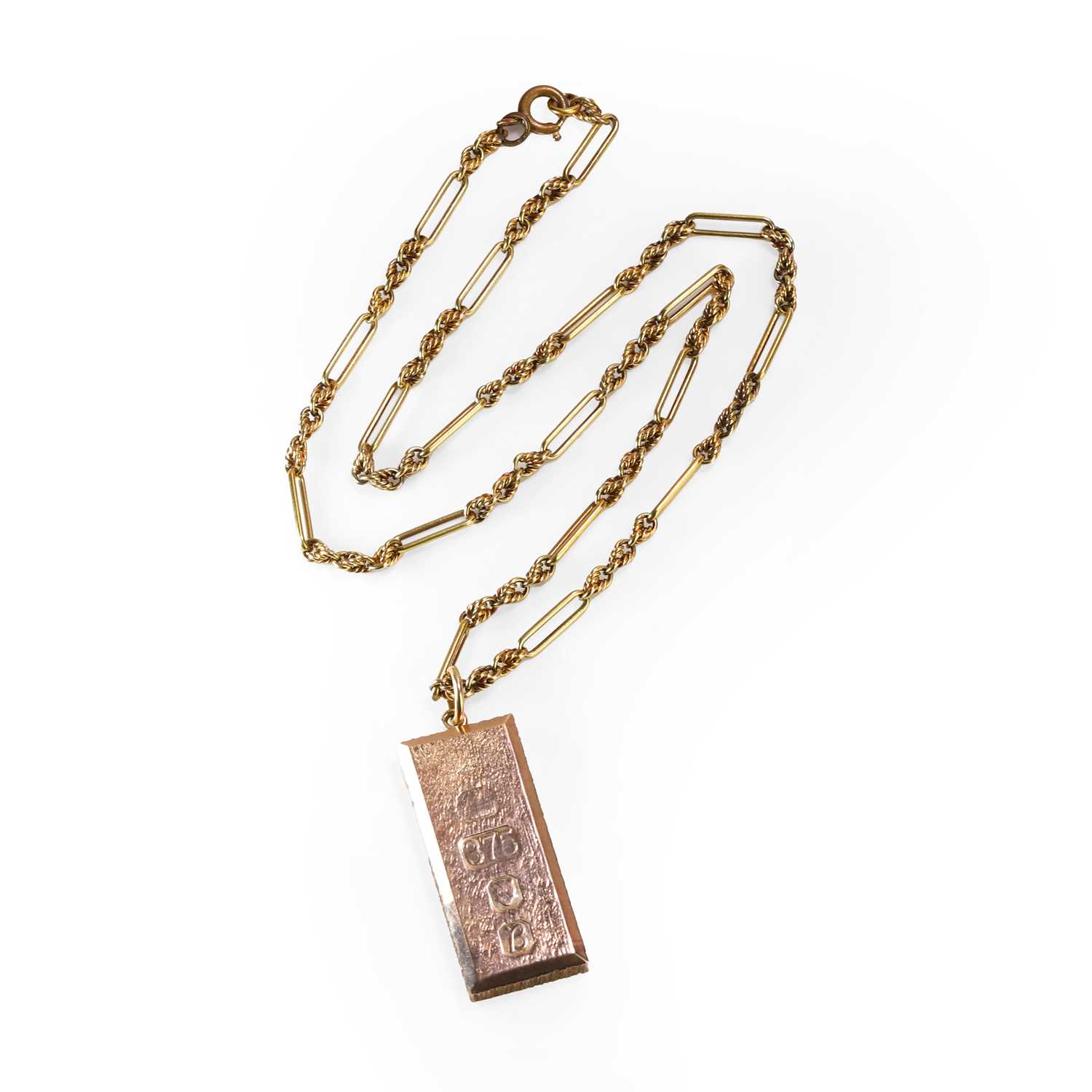 A fetter link chain suspending a gold ingot pendant | Barnebys