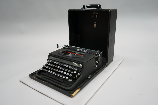 KitchenAid Ultra Power 4.5 Quart Stand Mixer in Cream | Barnebys