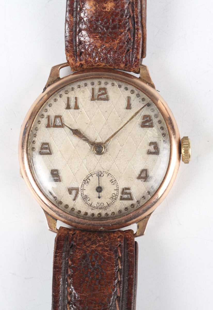 A 9ct gold circular cased gentleman's wristwatch with unsigned jewelled ...