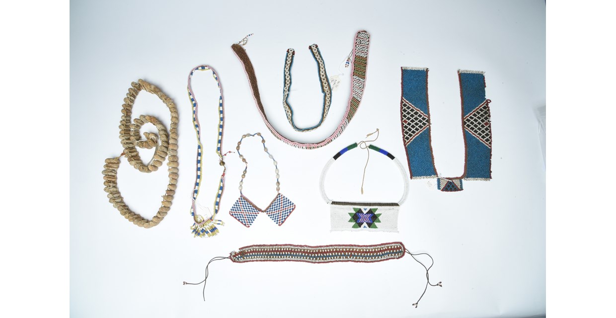 A collection of South Africa beadwork | Barnebys