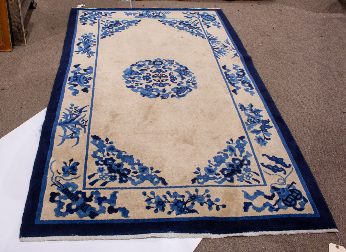 A Chinese ivory ground carpet with circular medallion, 4' x 6'8" | Barnebys