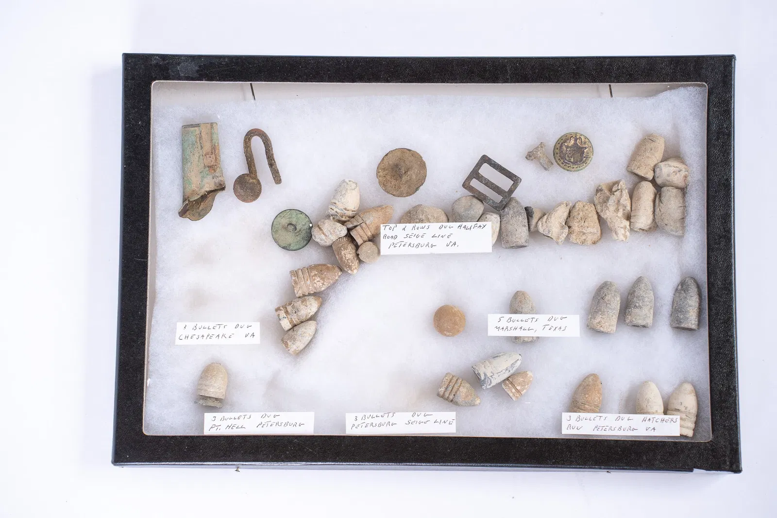 Collection of 17 Bullets and Assorted Civil War Relics in Case. | Barnebys