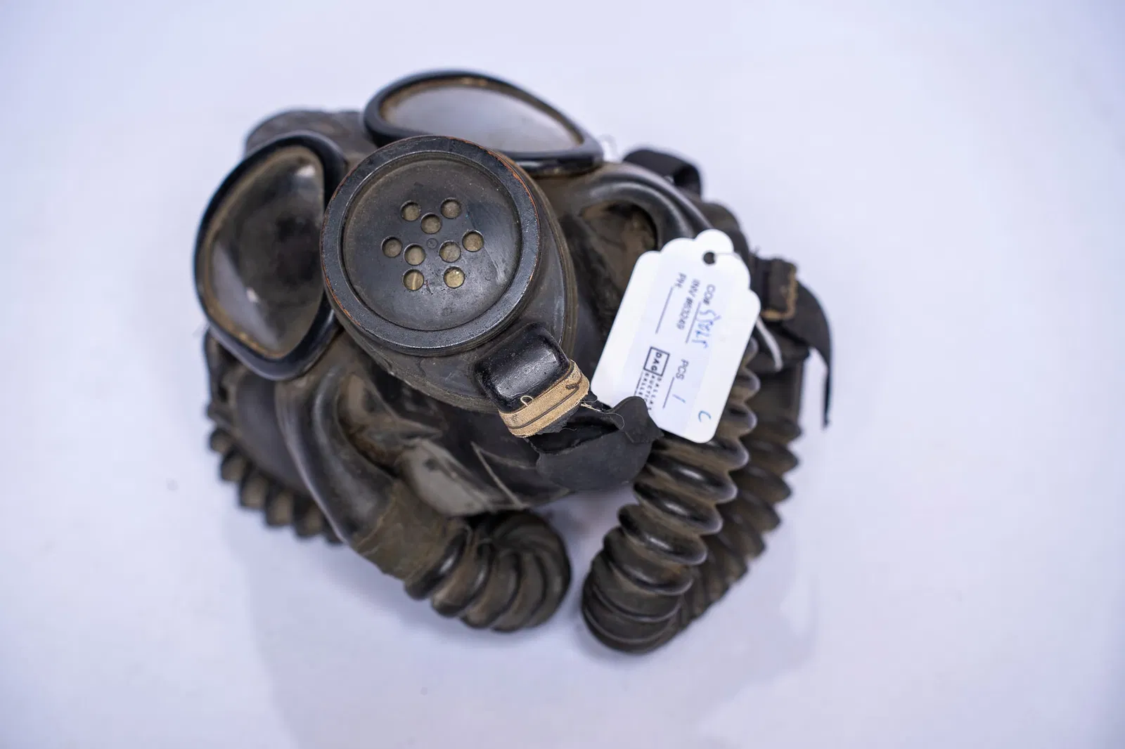 World War II US Navy Gas Mask Mark IV with Canister | Barnebys