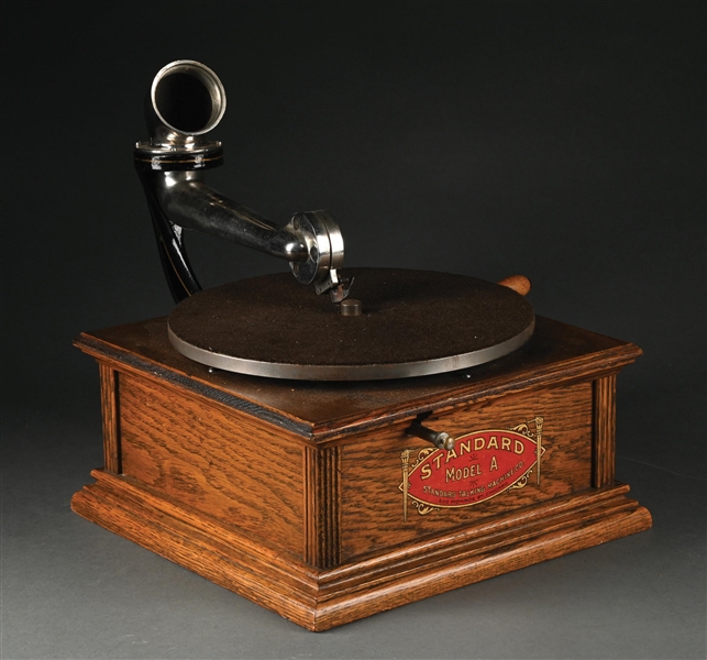 STANDARD TALKING MACHINE CO. MODEL A PHONOGRAPH | Barnebys