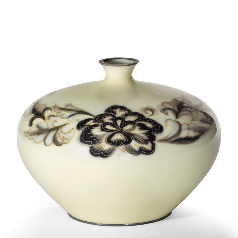 A Showa period grey and cream cloisonné vase | Barnebys