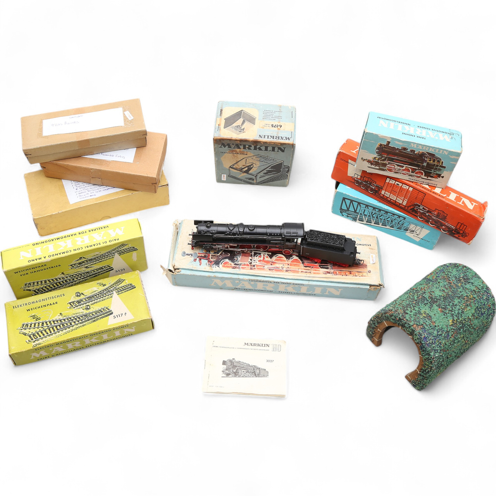 Märklin toy train set, possibly from the H0 series, circa 1960. | Barnebys