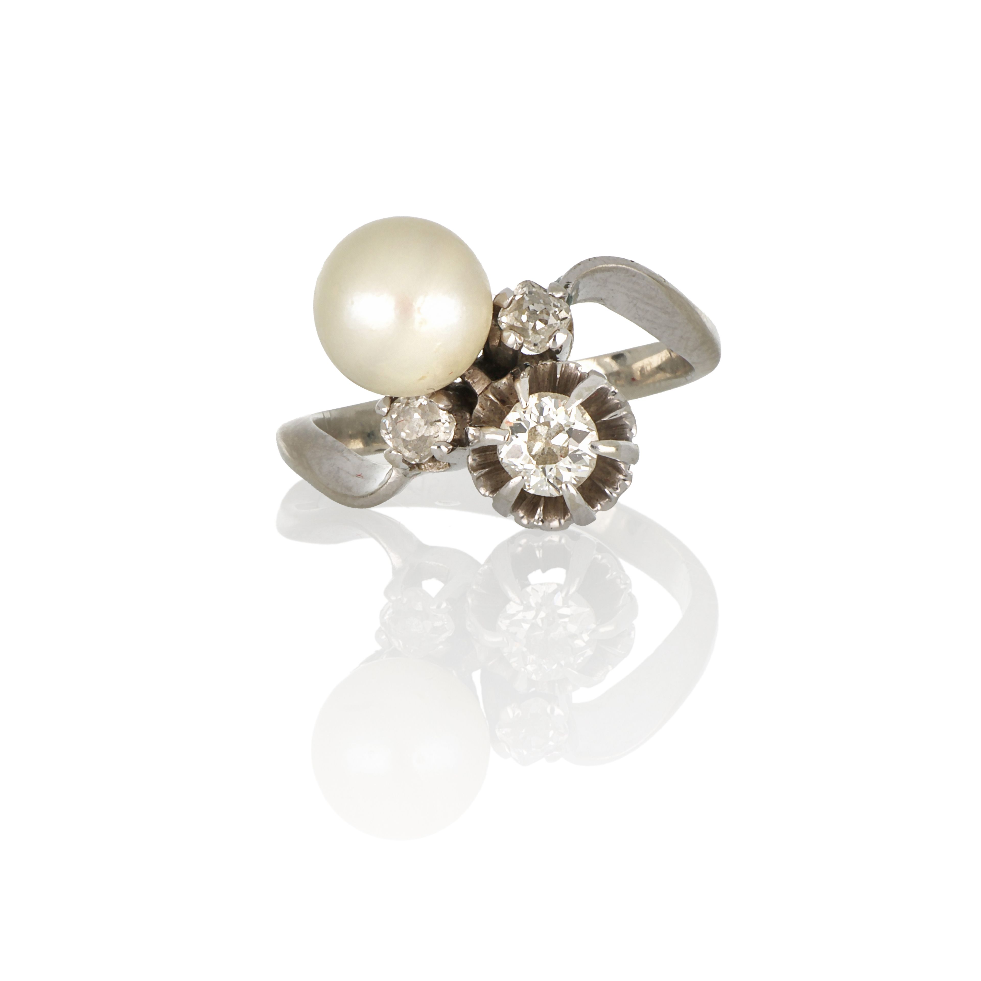 #239 | 18K Yellow gold ear studs set with sapphire and diamonds | Barnebys