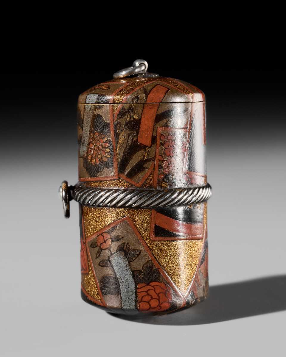 AN UNUSUAL LACQUER HAKO (BOX) NETSUKE DEPICTING POEM SLIPS | Barnebys