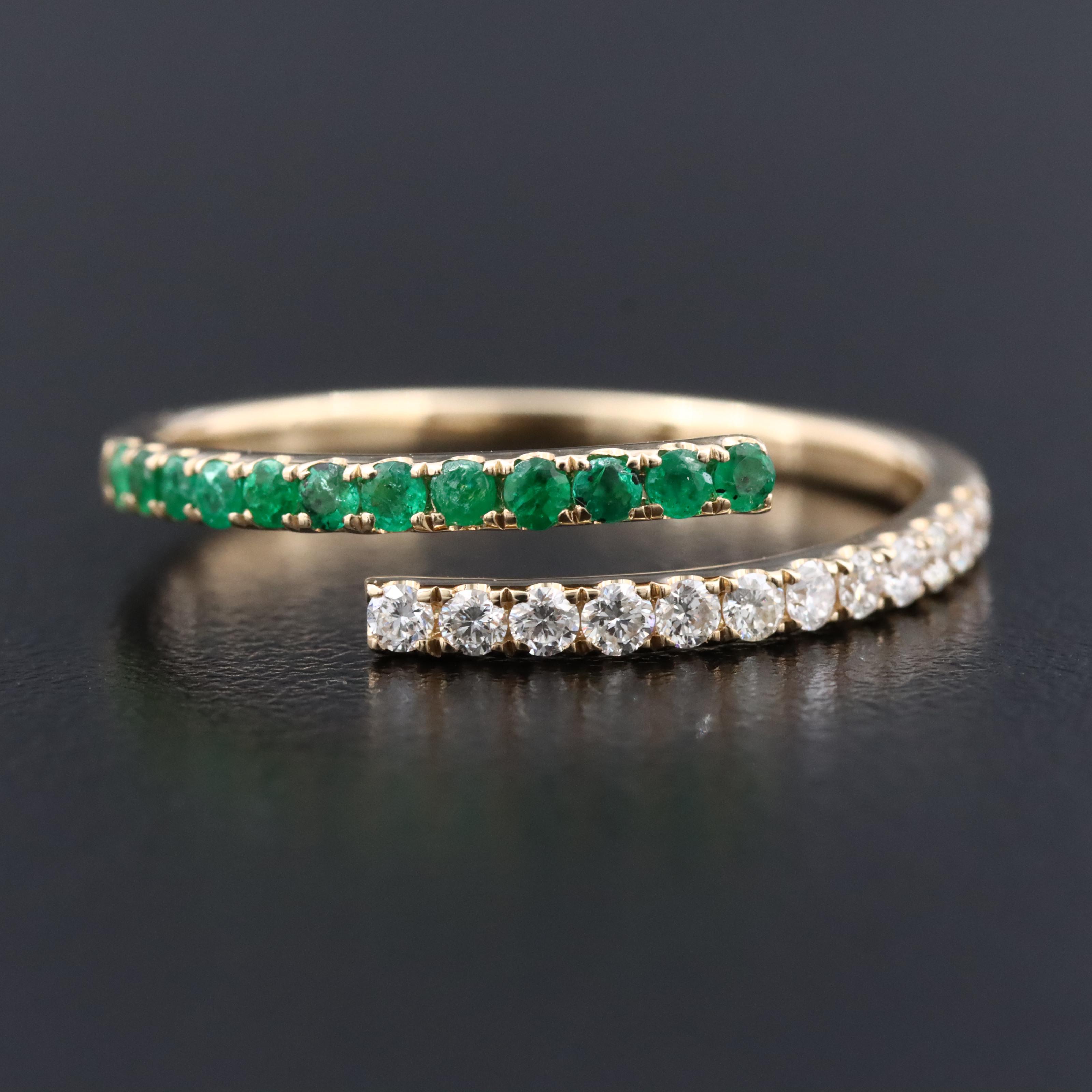 14K 0.25 CTW Diamond and Emerald Bypass Style Ring | Barnebys