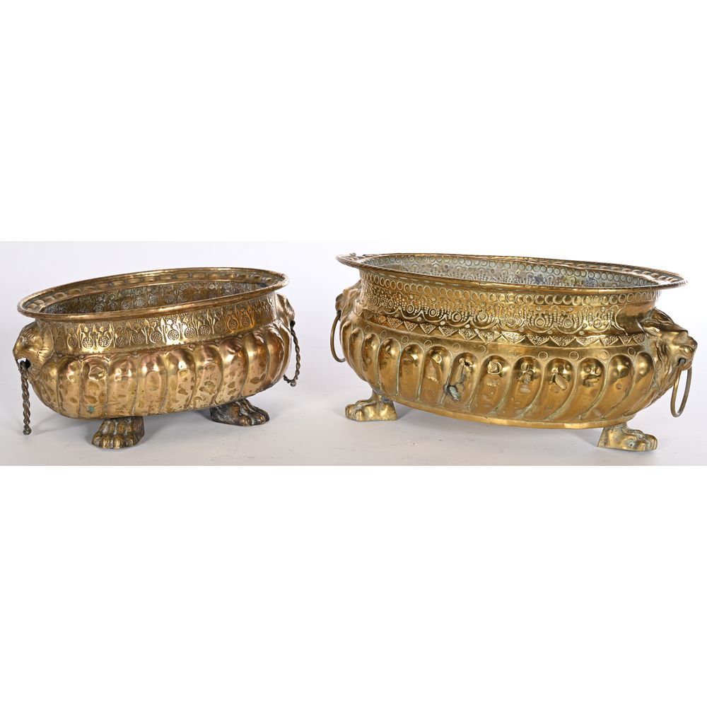 2 JARDINIERES LOUIS XIII in brass with claw feet, gules of griffons ...