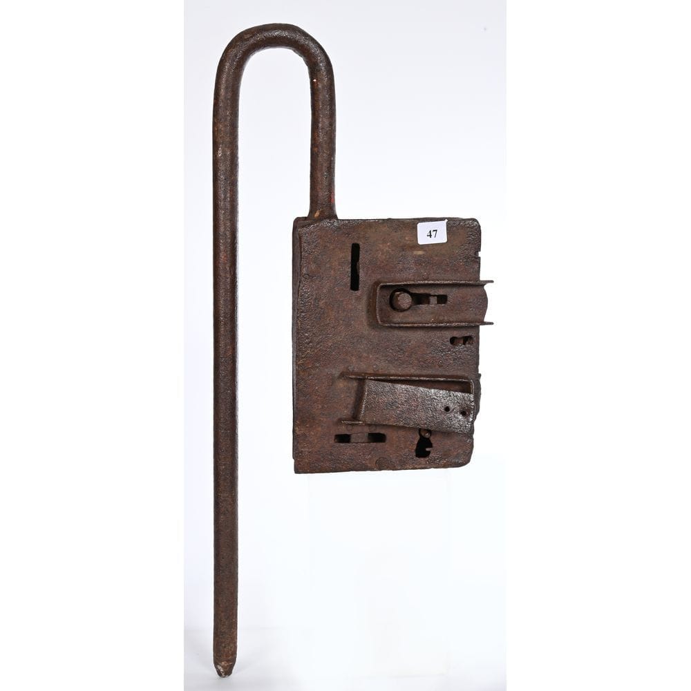 Wrought-iron hasp lock, 17th-18th century. No key. L.20... | Arms: bids ...