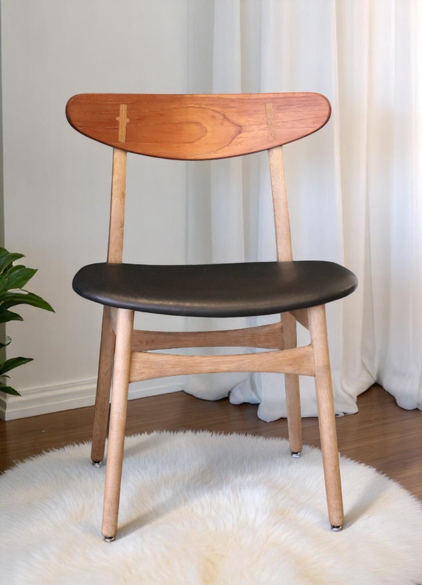 Hans J Wegner stol modell CH30 i teak och ek. 52 cm bred. Reserverade ...