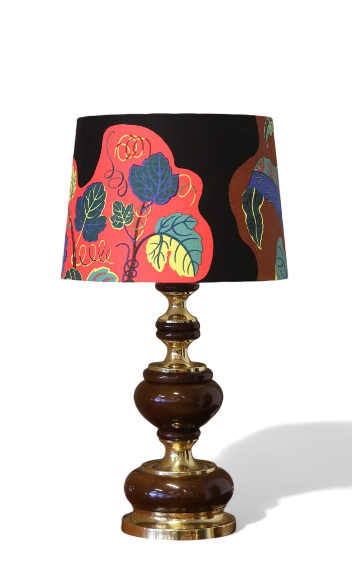 Lampskärm i mönster Anakreon av Josef Frank i tyg från Svenskt Tenn ...
