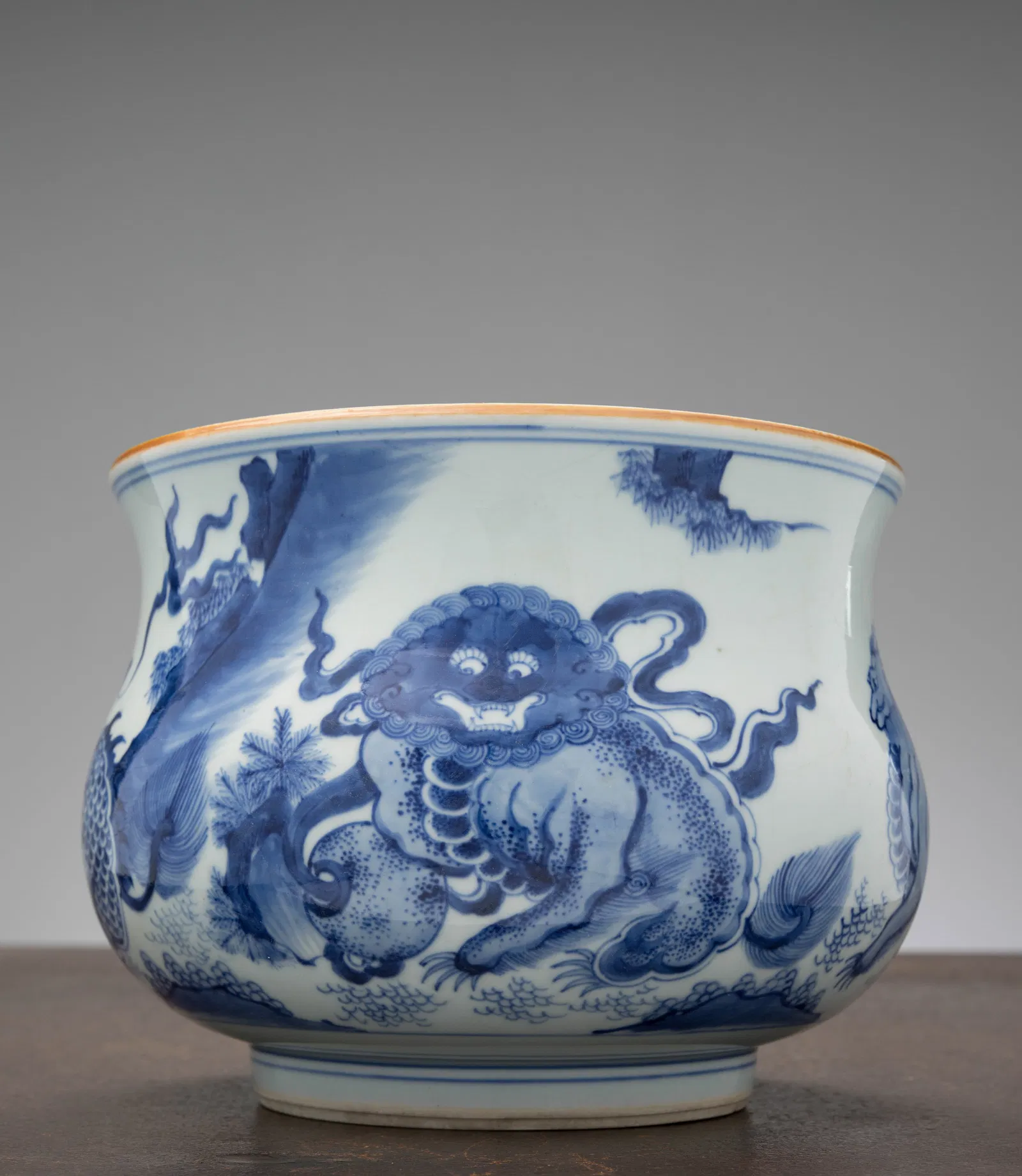 A BLUE AND WHITE PORCELAIN JAR WITH MYTHICAL BEASTS, CHINA, LATE MING ...