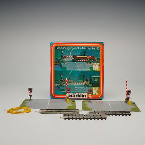 11pc Marklin HO 7592K Bahnubergang mit Halbschranke Level Crossing Set ...