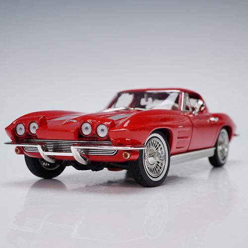 1963 Die Cast Chevrolet Corvette Stingray Coupe Model Car with Display ...