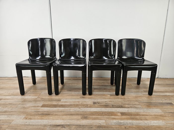 Chair - Plastic - Four vintage plastic chairs from the 1970s. | Barnebys