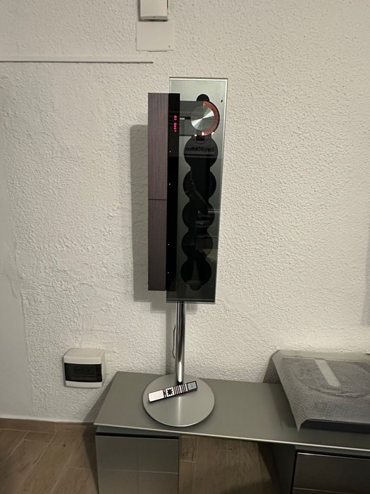 Bang & Olufsen - BeoSound 9000 MK3 Floor Stand + Beo4 CD player | Barnebys