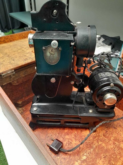 Pathe Projecteur Pathé-Baby 9,5 mm motorisé – Années 1920 Film ...
