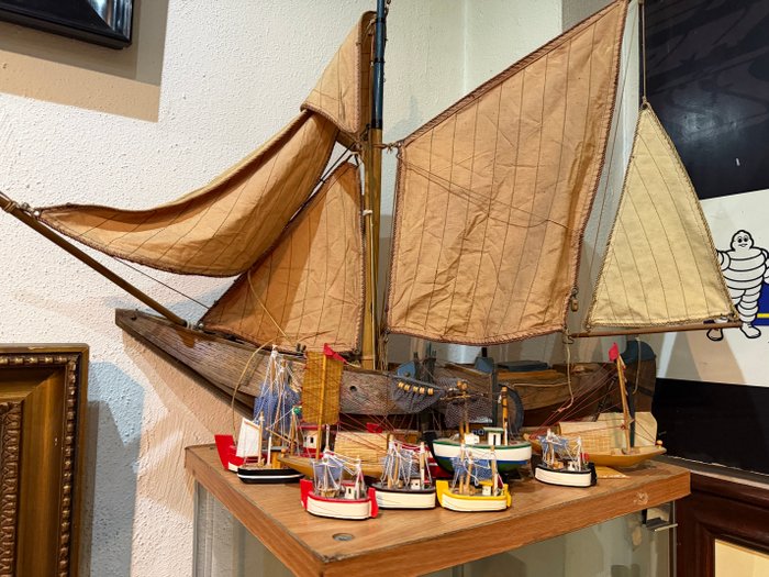Model ship (10) - A vintage model of a botter | Barnebys