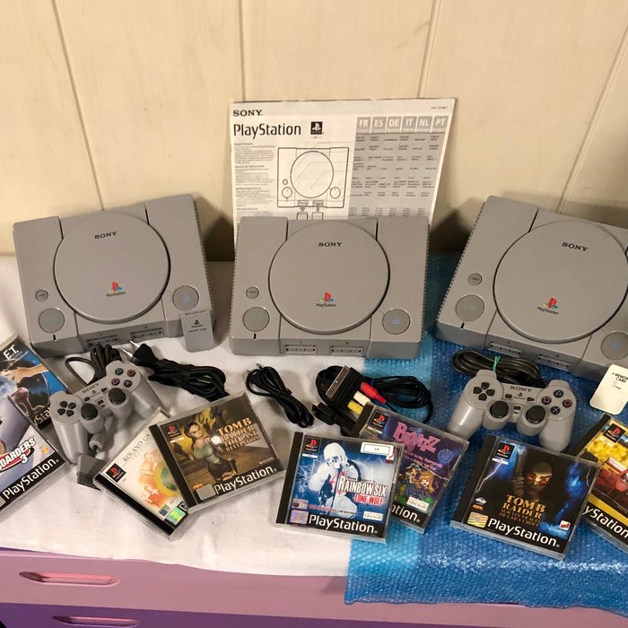 Sony - Playstation 1 (PS1) - Lote 3 Consolas PlayStation... | Barnebys