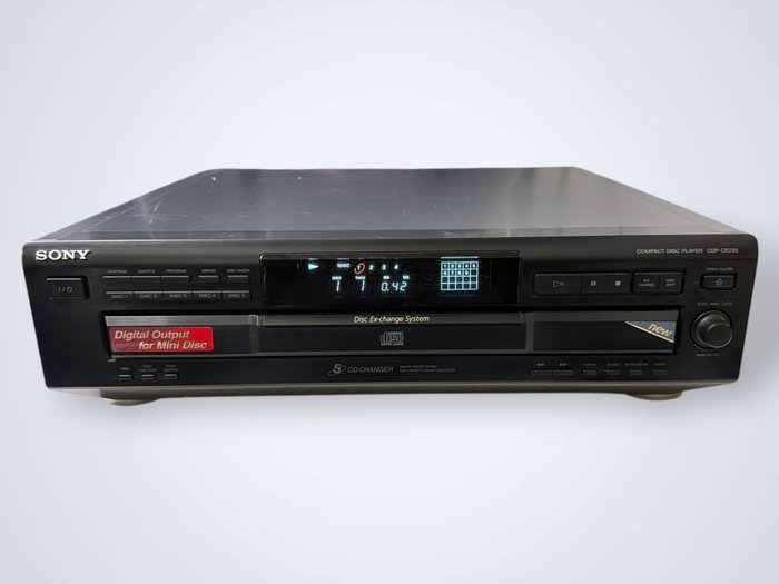 Sony - CDP-CE235 CD player | Barnebys