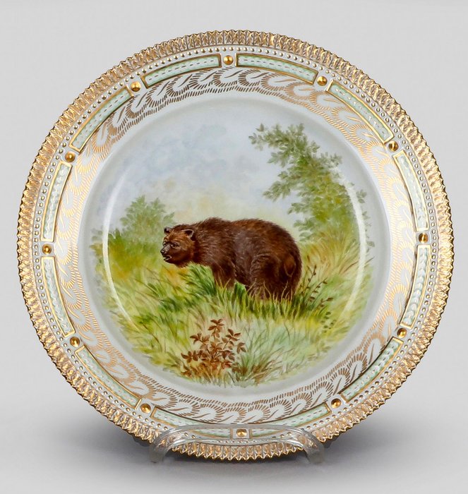 Royal Copenhagen - Plate - Fauna Danica - 24kt gold - Ursus arctos "brown bear" | Barnebys