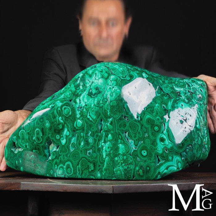 Impressive block of natural malachite - masterpiece of... | Barnebys