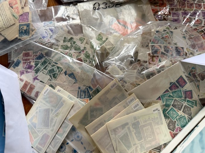 World - Large inheritance lot of over 10,000 stamps from around the ...