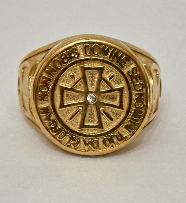 Catholic seal ring with the Cruz de San Benito | Barnebys