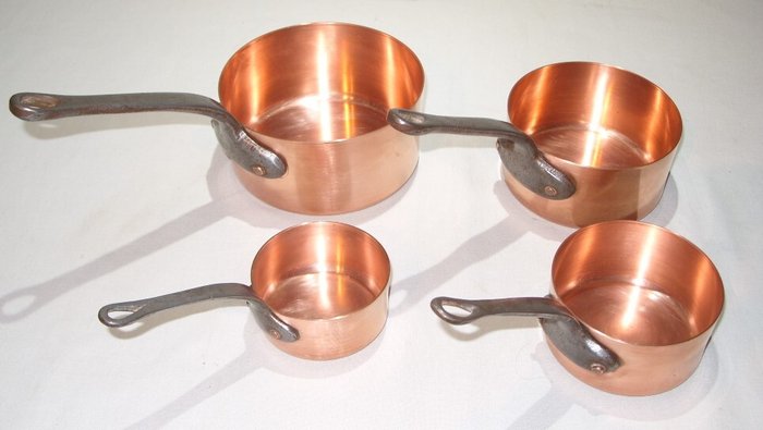 Een fraaie set van 4 Franse pannen - Pan - Solid Copper, Cast Iron ...