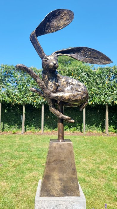 Sculpture, Leaping hare - 65 cm - Bronze | Barnebys