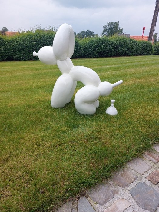 Statue, Extra large sculpture balloon dog white pooping... | Barnebys