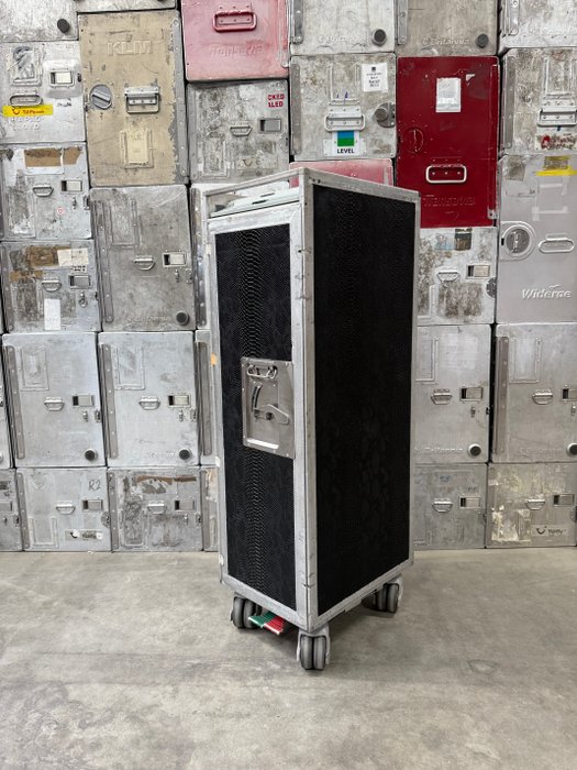 Driessen Aviation namens TAP Portugal - Airline trolley - Airplane ...