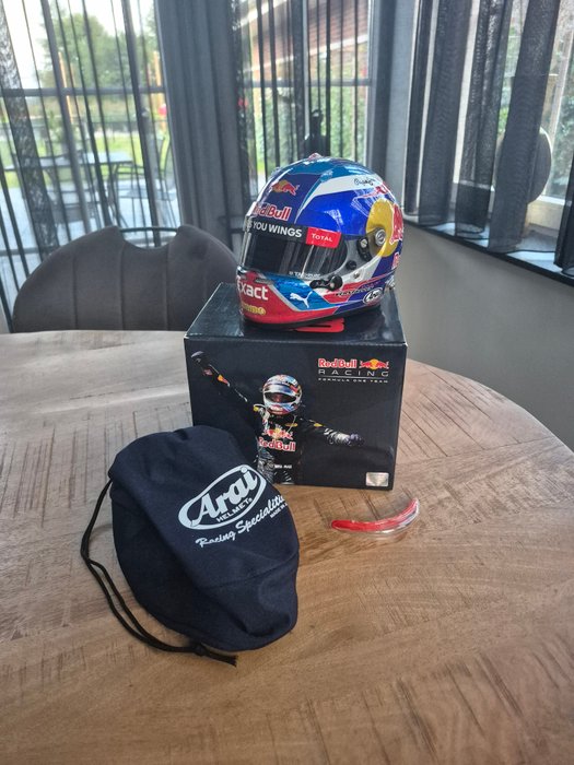 Red Bull Racing - Spanish Grand Prix - Max Verstappen - 2016 - Scale 1/ ...