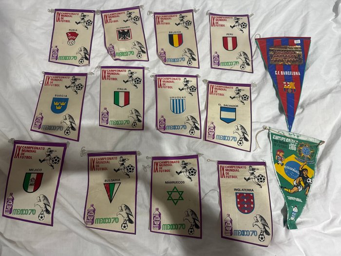 Pennant (14) - Lote de banderines de fútbol vintage –... | Barnebys