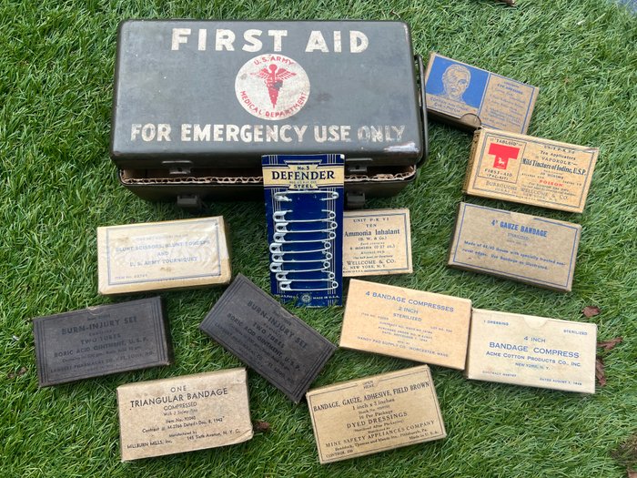 Early War WW2 US Willys Jeep First Aid Kit - Completely... | Barnebys