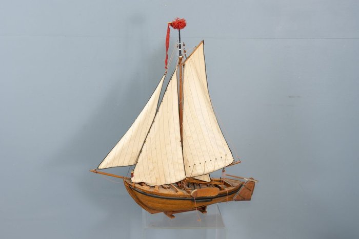 Model ship - A vintage model of a botter | Barnebys