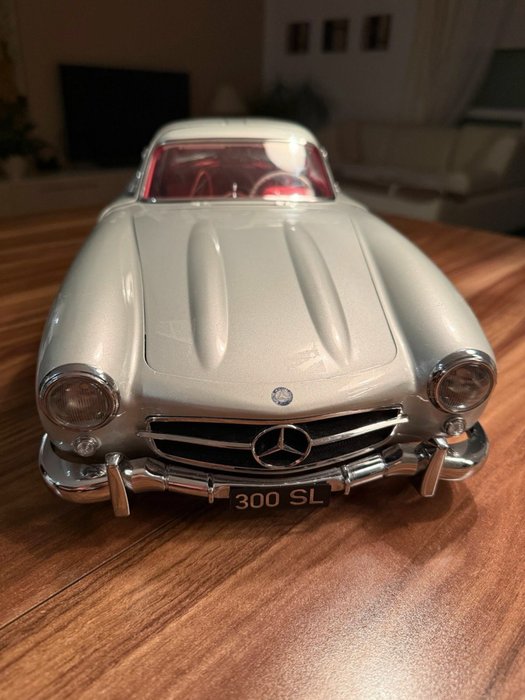 Eaglemoss 1:8 - Model car - Mercedes-Benz 300 SL Gullwing 1955 | Barnebys