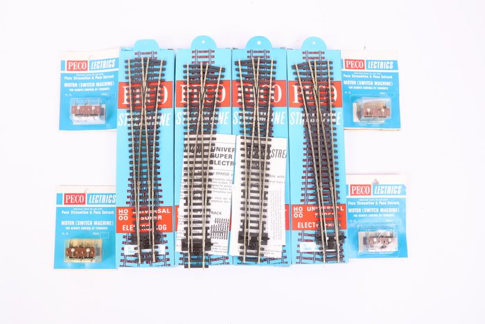 Peco H0 - Model train tracks (8) - Four switches, left and right, with ...