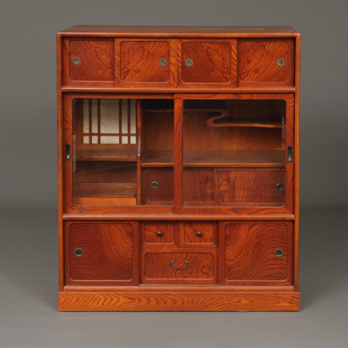 Cha'dansu 茶箪笥 (tea cabinet) - Keyaki' wood (Zelkova - Japanese oak) | Barnebys