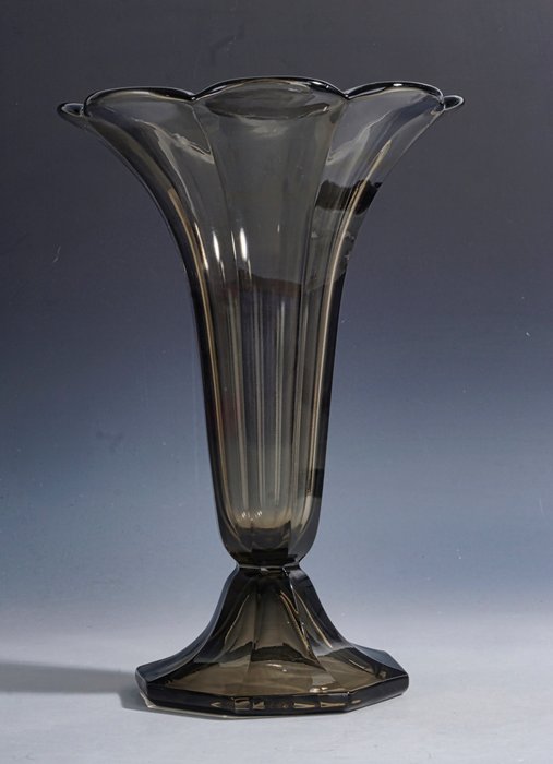 Josef Inwald - Rudolfova Hut - Vase - Art deco vase in smoked color ...