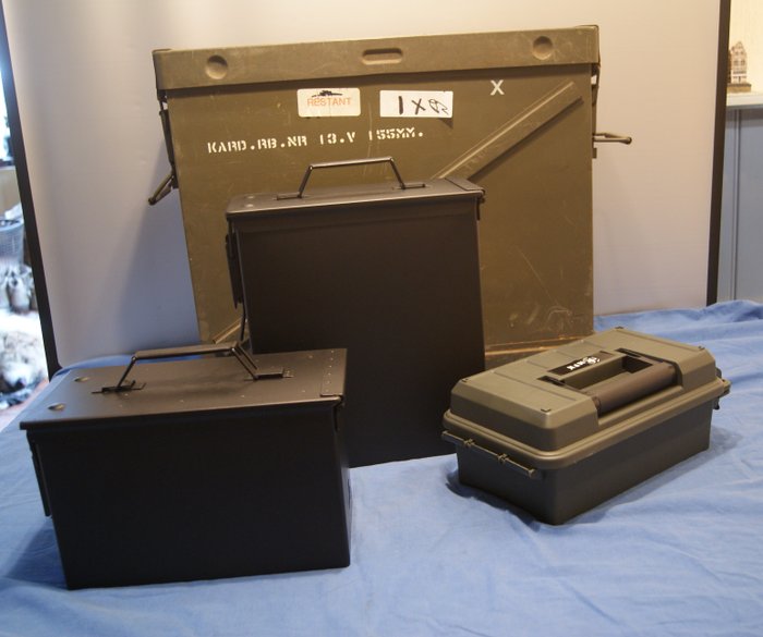Netherlands - 4 x ammunition box Dutch army - Military equipment | Barnebys