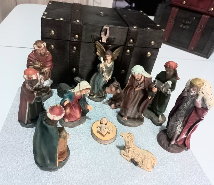 Nativity scene (12) - Resin - Nativity scene in a box | Barnebys