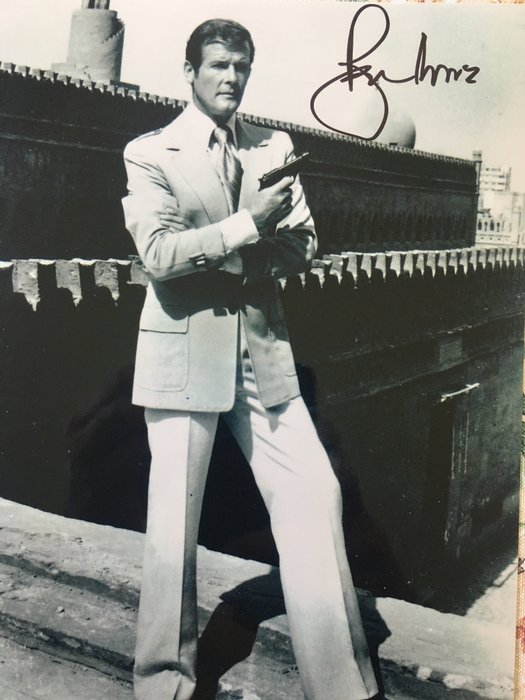 James Bond 007: The Spy Who Loved Me - Sir Roger Moore Signed - - Movie ...