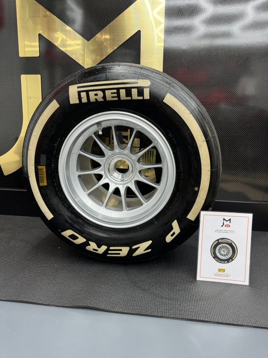 Tyre complete on wheel - Pirelli - Tire complete on wheel | Barnebys