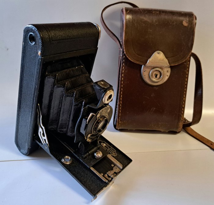 Kodak No.2 Folding Hawk-Eye Model B Analogue camera | Barnebys